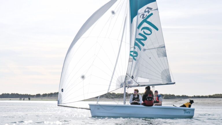 RS Toura Segeljolle: schnell, einfach segeln für Anfänger : RS ...